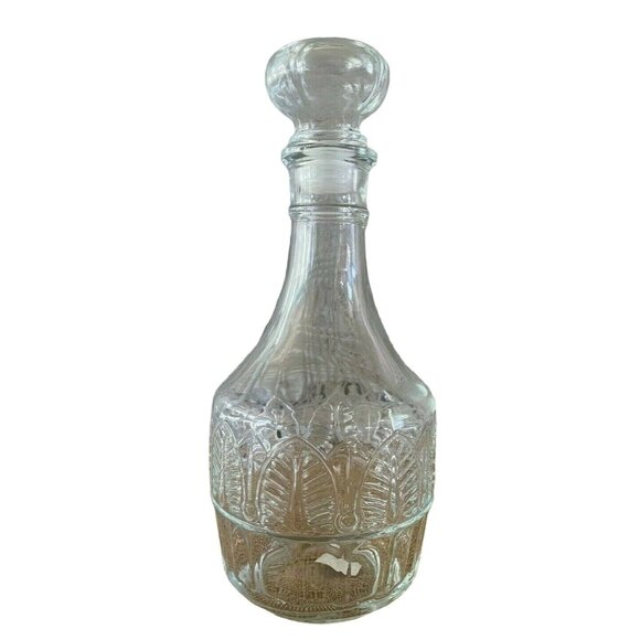 Unbranded | Dining | Clear Glass Decanter With Leaf Design Lid Bar ...